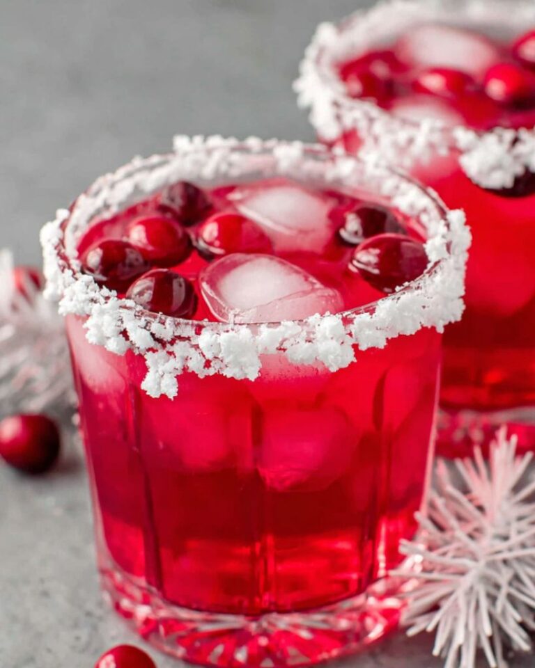 Christmas Vodka Cocktail (Santa Cocktail)